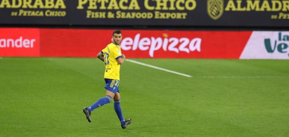 Álex Martín debuta en Primera a los 15 días de llegar al Cádiz | La Verdad